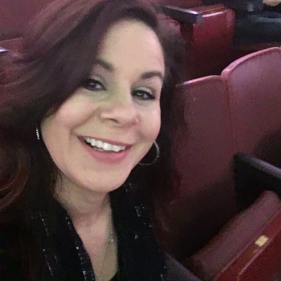 Book Services in Philadelphia, PA with Luanna M (LUANNA41105)