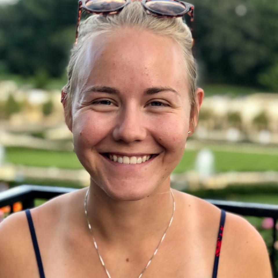 Book Services in Cambridge, MD with Laura W (LAURA04180)