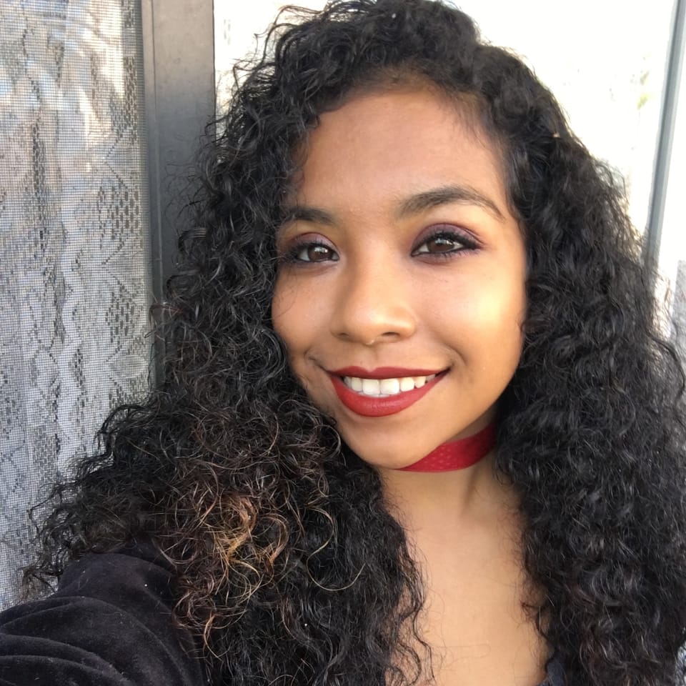 Book Services in Oakland, CA with Julissa F (JULISSA31231)