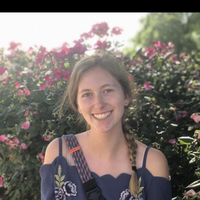 Book Services in Omaha, NE with Stephanie G (STEPHANIE61568)