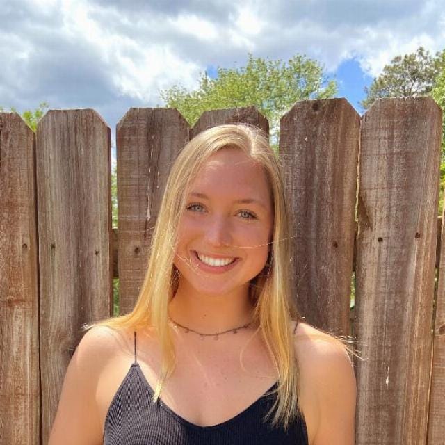 Book Services in Midlothian, VA with Alexis E (ALEXIS47297)