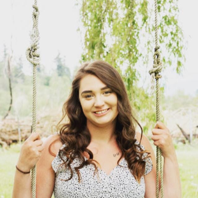Book Services in Selah, WA with Rachel W (RACHEL75703)