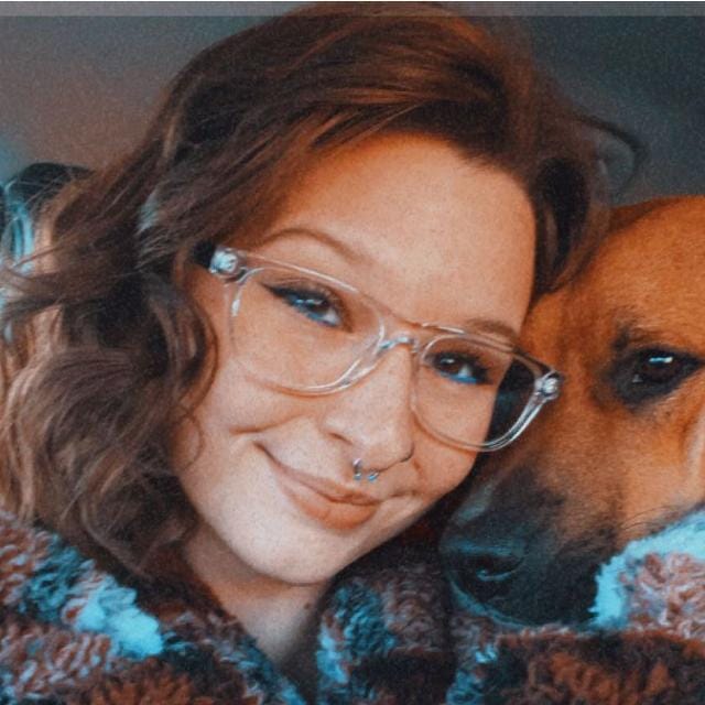 Book Services in Springfield, MO with Kaylee B (KAYLEE55390)