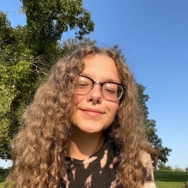 Book Services in Du Quoin, IL with Alexis B (ALEXIS27526)