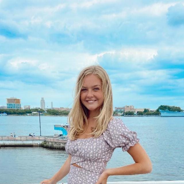 Book Services in Medford, NJ with Gracie M (GRACIE19432)