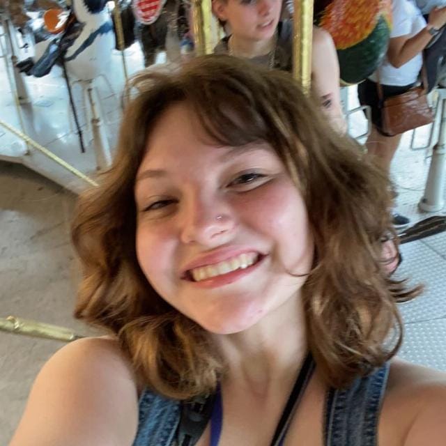 Book Services in Portland, OR with Riley S (RILEY76944)