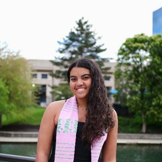 Book Services in Greenwood, IN with hailey M (HAILEY20451)