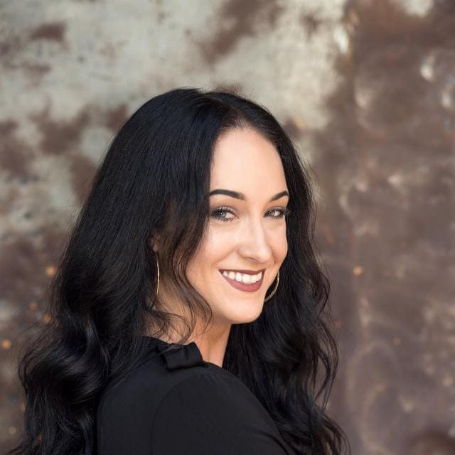 Book Services in Roseville, CA with Hayley H (HAYLEY15372)